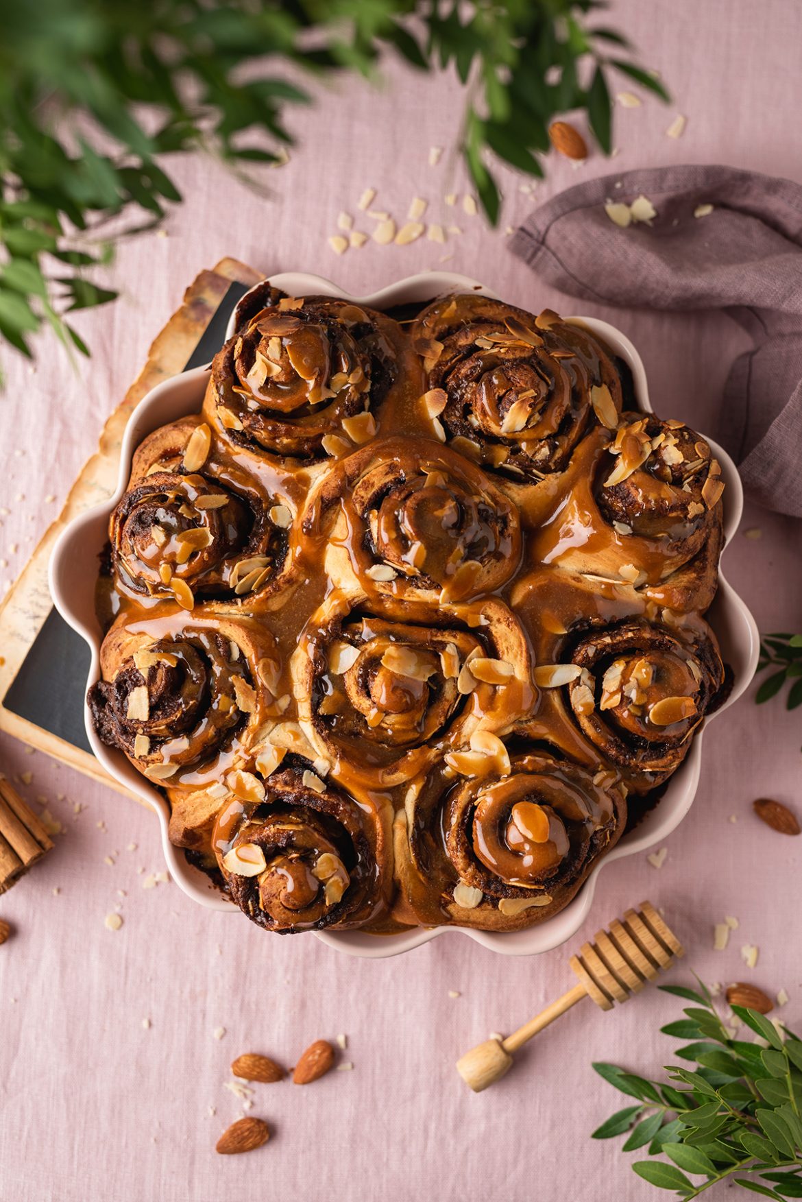 Karamelinės cinamoninės bandelės - Saulėta virtuvė - Skoniai ir istorijos