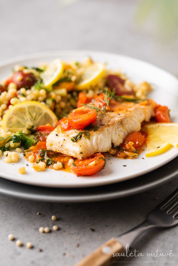 Menkė su keptų pomidorų padažu ir perlinio kuskuso salotomis - Saulėta ...