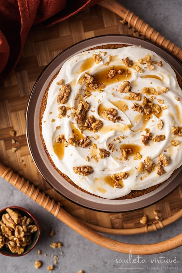 Morkų pyragas su graikiniais riešutais ir varškės kremu - Saulėta ...