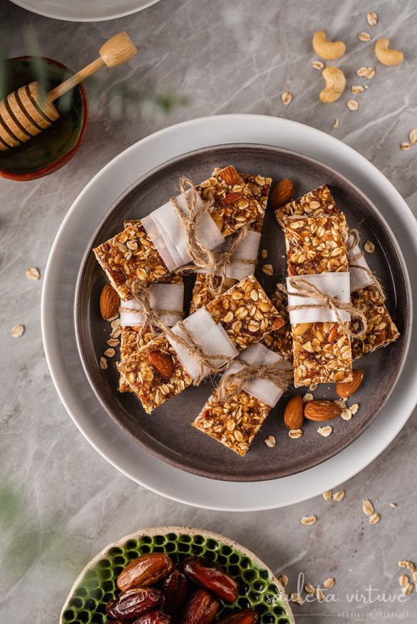 Riešutų ir datulių batonėliai - Saulėta virtuvė - Skoniai ir istorijos