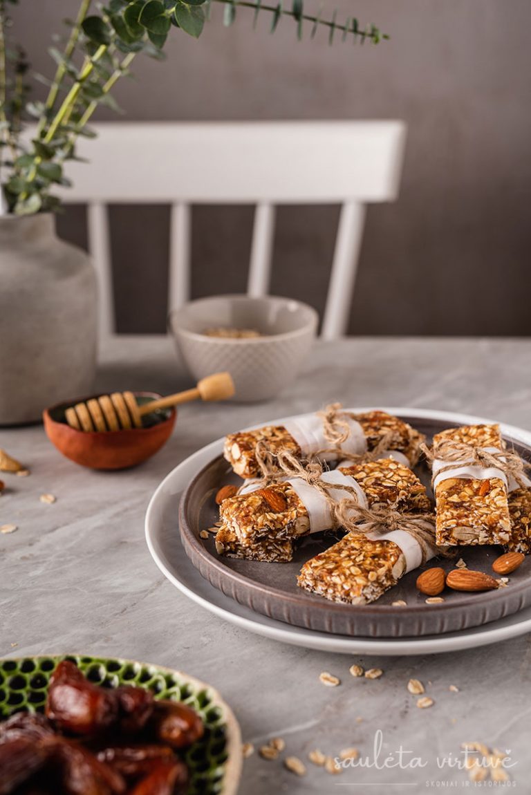 Riešutų ir datulių batonėliai - Saulėta virtuvė - Skoniai ir istorijos