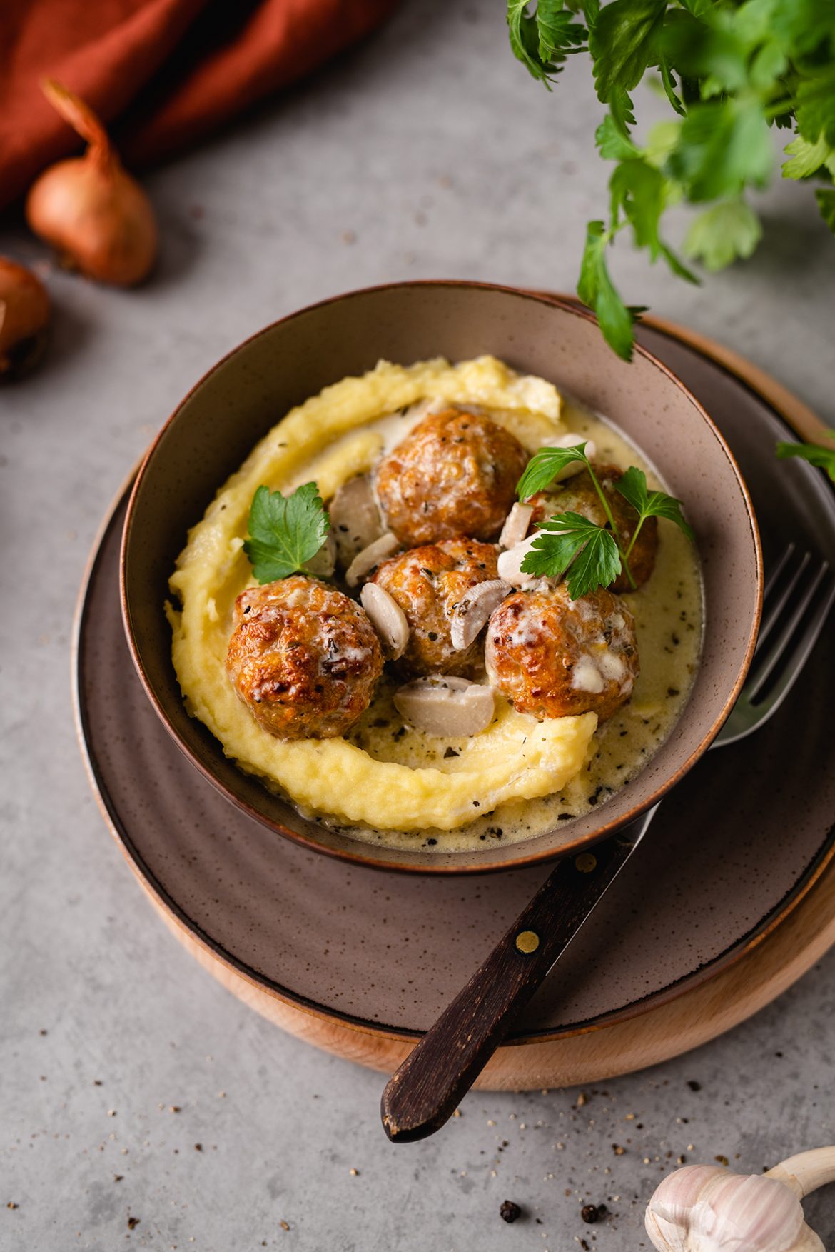 Šamo plėšiko kukuliukai su bulvių koše ir grybų padažu - Saulėta ...