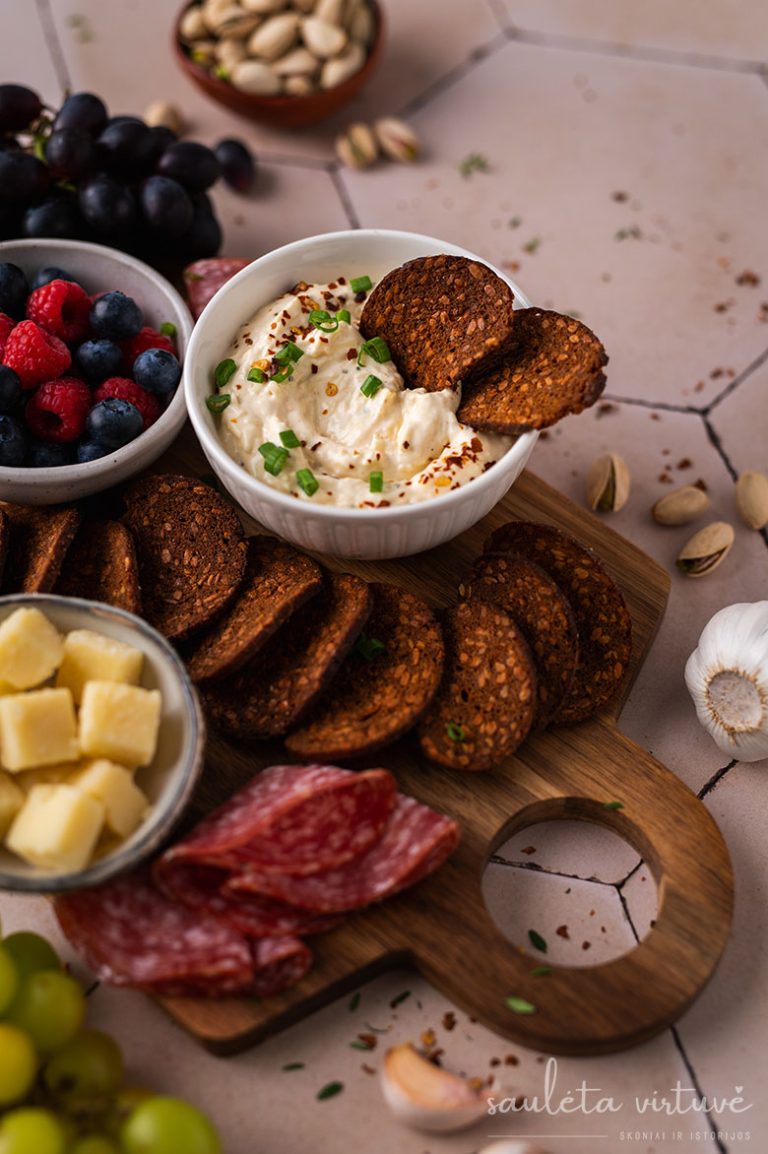 Pikantiška sūrio užtepėlė - Saulėta virtuvė - Skoniai ir istorijos