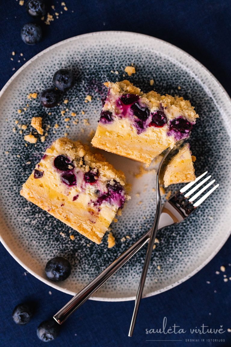 Varškės pyragas su šilauogėmis ir trupiniais - Saulėta virtuvė ...