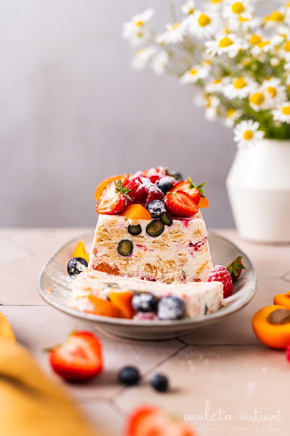 Varškės tinginys su uogomis ir abrikosais - Saulėta virtuvė - Skoniai ...